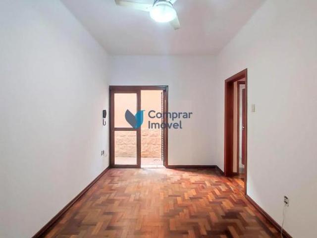 Apartamento térreo com 2 quartos e área externa