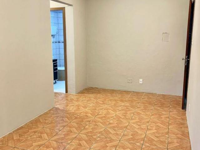 Apartamento térreo com 2 quartos e vaga de garagem no bairro Parque Dos Maias