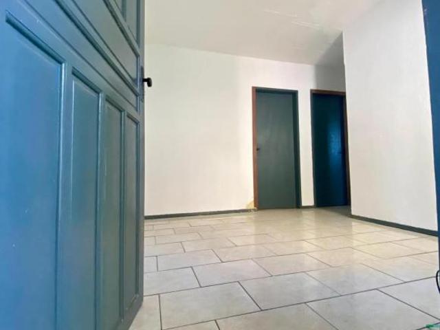 Apartamento Térreo, com 2 quartos, portaria e pátio no bairro Rubem Berta