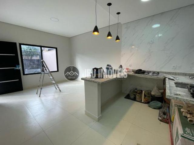 Apartamento térreo com 3 dormitórios à venda, 82m² por R$ 415.000 Recanto das Pri