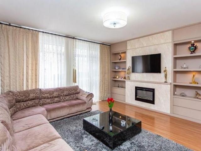 Apartamento térreo com 3 dormitórios à venda, 109 m² por R$ 680.000 Centro Curitiba/PR