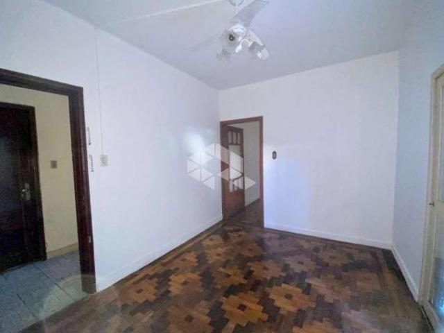 Apartamento térreo com 3 dormitórios a venda no Bairro Menino Deus