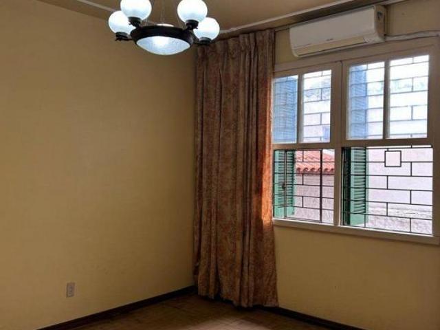 Apartamento térreo com 3 quartos no Bairro Cidade Baixa