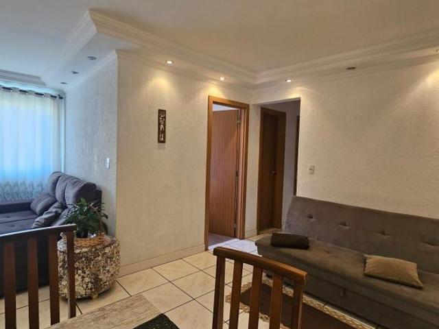 Apartamento térreo com 3 quartos, segurança e muito verde, Centro de Araucária