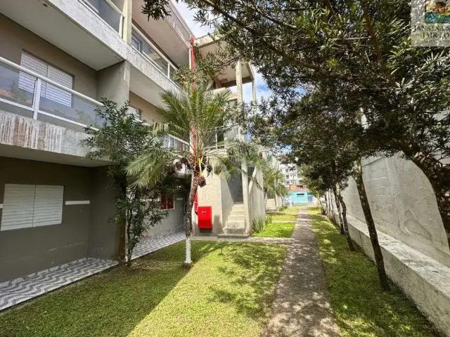 Apartamento térreo a 150m da praia com área gourmet e 2 dormitórios  Maranduba