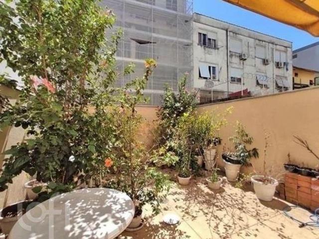 Apartamento térreo à venda com pátio,1 dormitório no bairro Santa Cecília em Porto Alegre