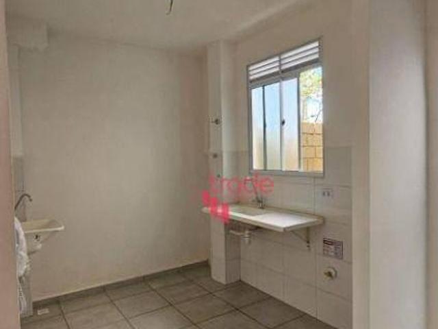 Apartamento Térreo à Venda de 02 Quartos no Bairro Jardim Ouro Branco em Ribeirão Preto com Quintal