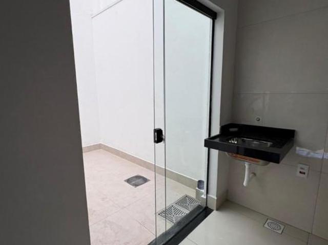 Apartamento térreo à venda no bairro Três Colinas