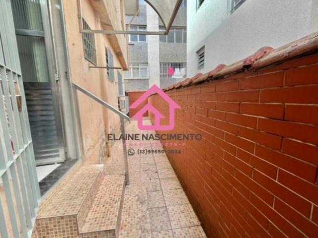 Apartamento térreo à venda no Embaré
