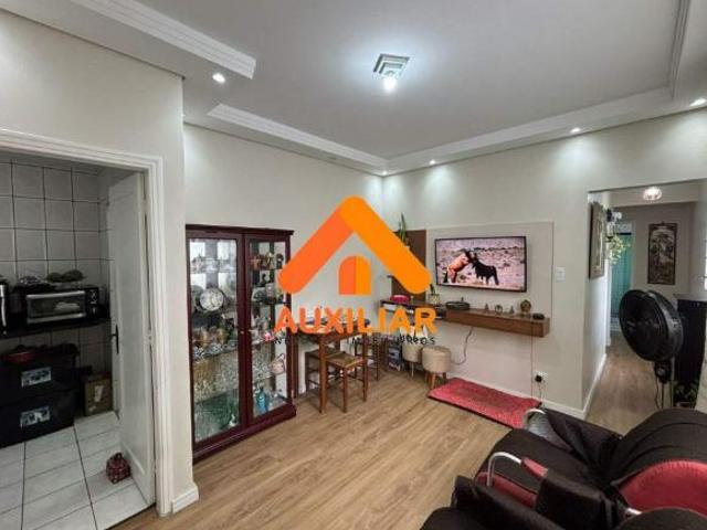 Apartamento térreo à venda no Gonzaga, Santos – 2 dormitórios, reformado e com excelente localização