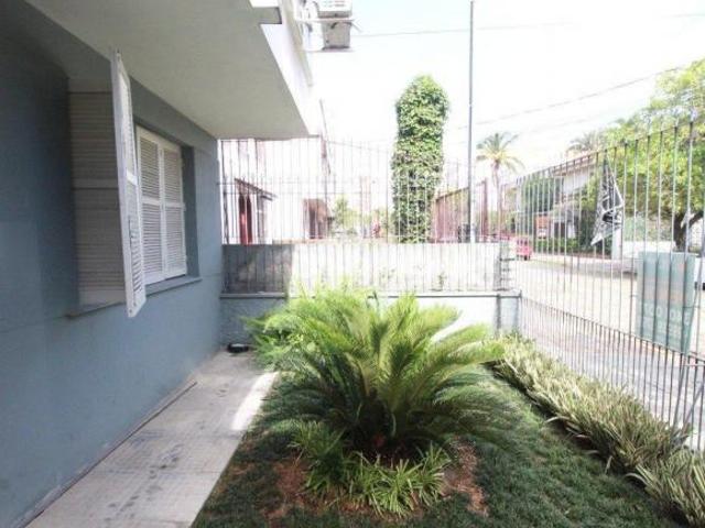 Apartamento térreo amplo para vender com 2 dormitório/quarto, 44m² Menino Deus