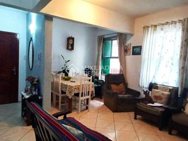 Apartamento térreo de 02 Dormitórios e 01 vaga de garagem no bairro Jardim Carvalho