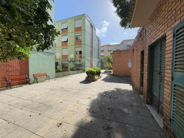 Apartamento térreo de 2 dormitórios com 63m² de area privativa no Bairro Cristal por R$ 210.000,00
