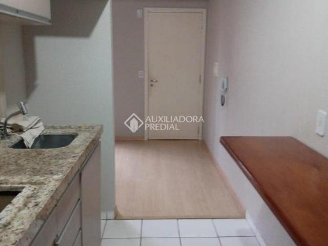 Apartamento térreo de 2 dormitórios com box em Novo Hamburgo. Bairro Roselândia