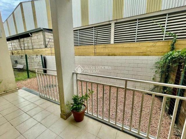 Apartamento térreo de 2 dormitórios com vaga escriturada e infraestrutura completa