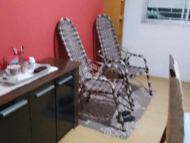 Apartamento térreo de 2 dormitórios em condomínio fechado no Jardim Itu Sabará