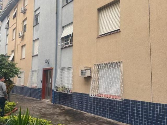 Apartamento térreo de 2 dormitórios, Menino Deus DESOCUPADO