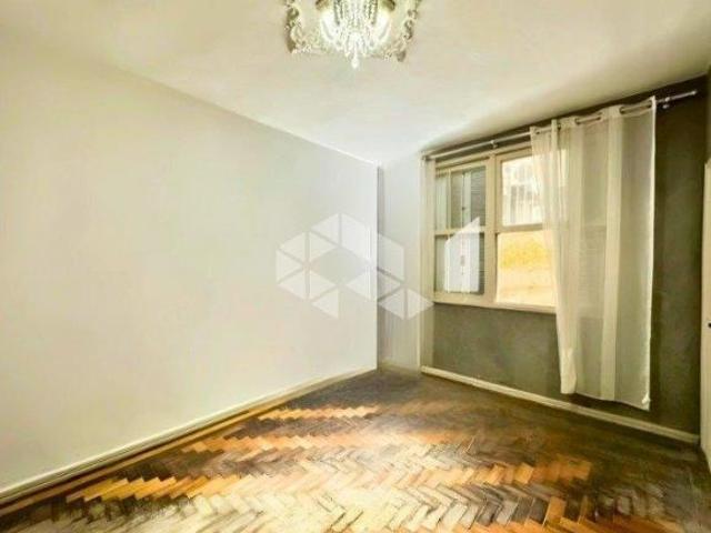 APARTAMENTO TÉRREO, DE 2 DORMITÓRIOS, NO CORAÇÃO DO BOM FIM