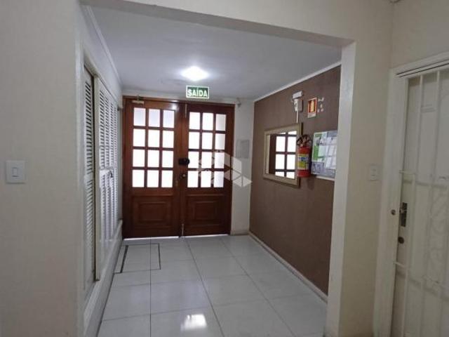 Apartamento térreo de 2 dormitórios no Menino Deus próximo da Av. Érico Veríssimo