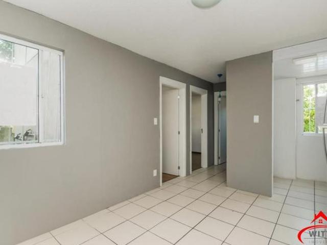 Apartamento térreo de 2 quartos, portaria 24 horas no bairro Glória