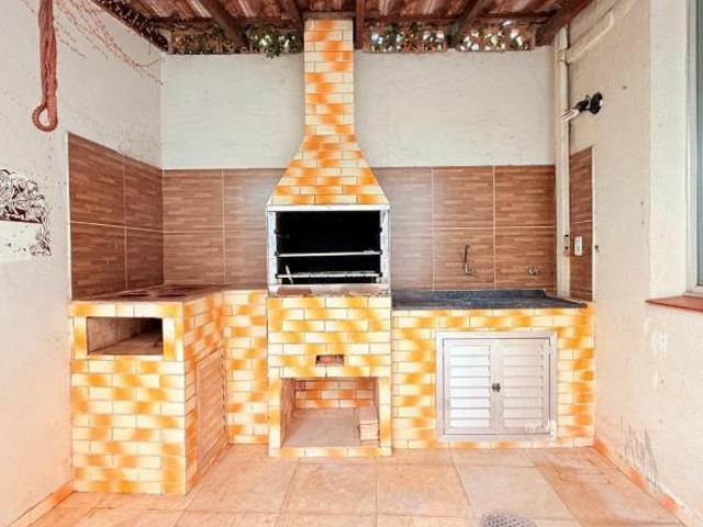 Apartamento térreo de dois dormitórios no bairro Menino Deus