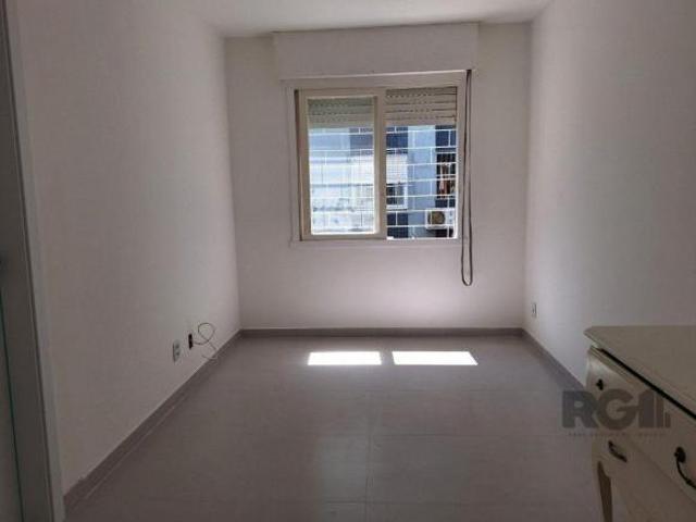 Apartamento térreo de um dormitório transformado em dois dormitórios