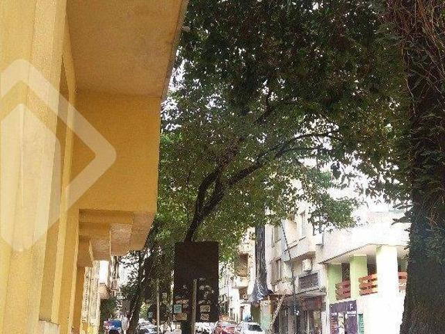 APARTAMENTO TÉRREO ELEVADO 3 DORMITORIOS MAIS GABINETE PATIO E PORÃO DEPOSITO NO CENTRO HISTORICO