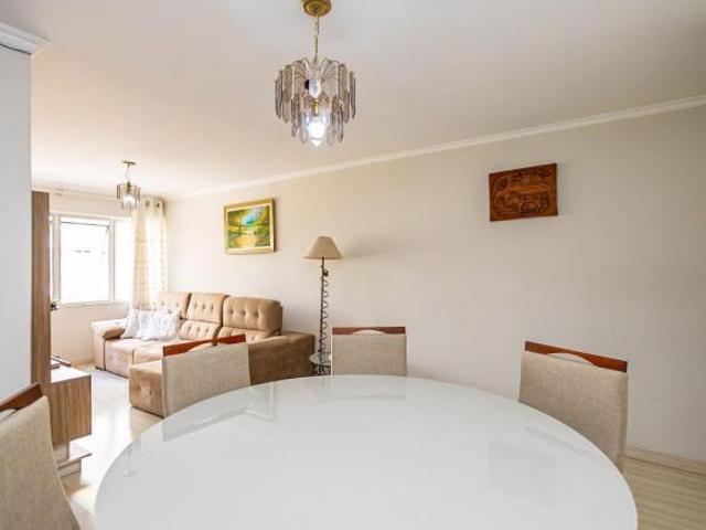 Apartamento Térreo Elevado com 3 Quartos, Suíte, Sol da Manhã e Privacidade no Melhor do Portão!
