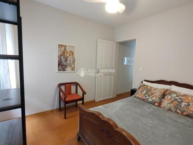 Apartamento térreo elevado reformado no bairro Rio Branco, pronto para morar!