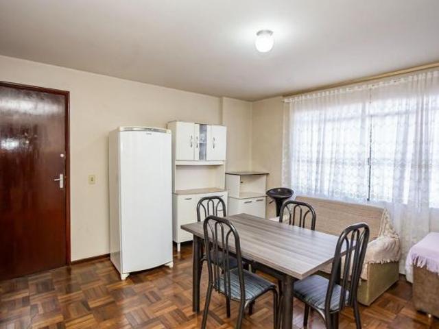 Apartamento Térreo Estilo Retro com 3 quartos, 3 banheiros no Rebouças