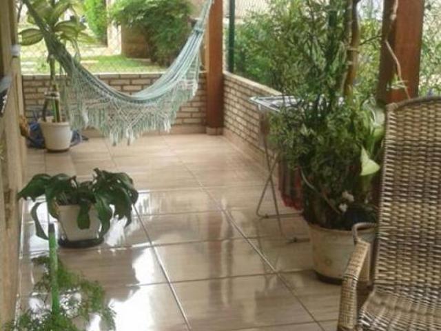 Apartamento terreo localizada no Condominio São Judas Tadeu com ampla varanda