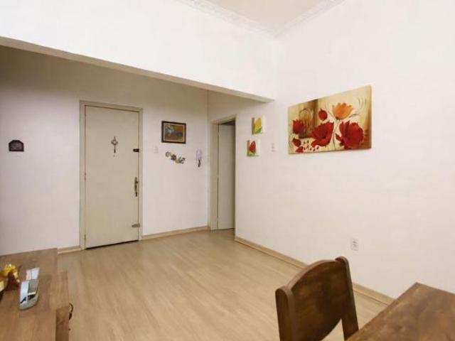 Apartamento térreo no Centro de 1 dormitório DESOCUPADO