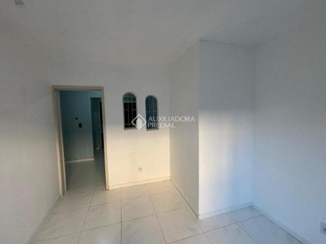 Apartamento térreo no bairro Santa Maria Goretti, 3 dormitórios com vaga