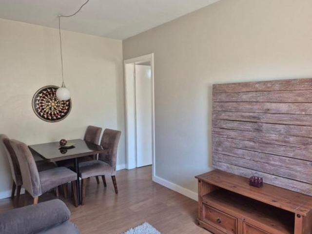 APARTAMENTO TÉRREO SEMI MOBILIADO 1 QUARTO GARAGEM COBERTA NOSSA