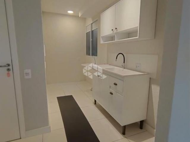 Apartamento térreo semi mobiliado de 2 quartos bem localizado na restinga