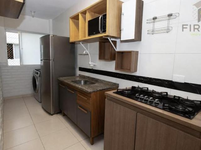 APARTAMENTO TÉRREO SEMI MOBILIADO EM PINHAIS SENDO 3 DORMITÓRIOS