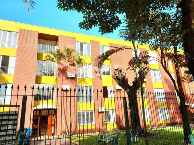 Apartamento térreo, reformado, no Bairro Navegantes