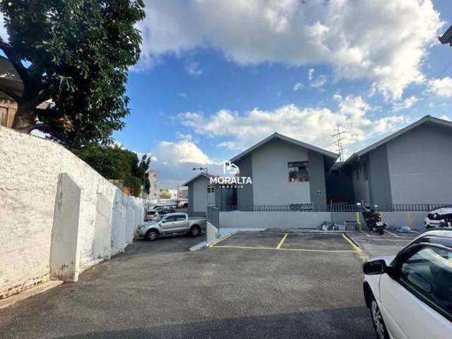 APARTAMENTO TÉRREO REFORMADO À VENDA – CIC | CONFORTO E PRATICIDADE EM ÓTIMA LOCALIZAÇÃO