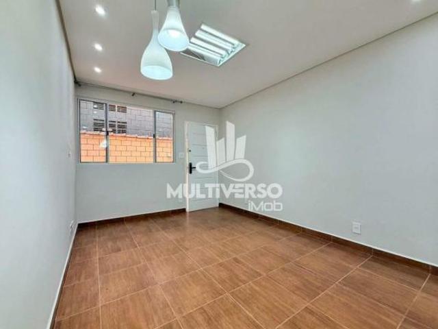 Apartamento TÉRREO reformado com quintal privativo na Vila Belmiro em Santos