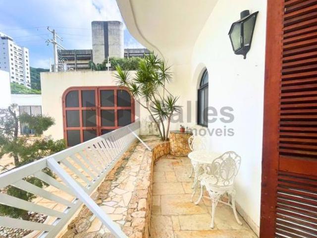 Apartamento térreo reformado e mobiliado a 2 quadras da praia Pitangueiras