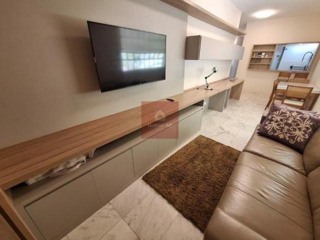 Apartamento térreo totalmente reformado e modernizado, um charme