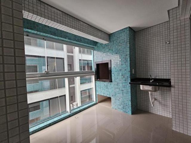 Apartamento Tipo à 2 quadras da Praia Brava Caioba