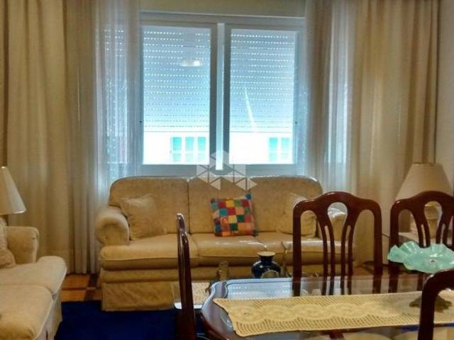 Apartamento tipo casa com 6d no Menino Deus junto a Orla