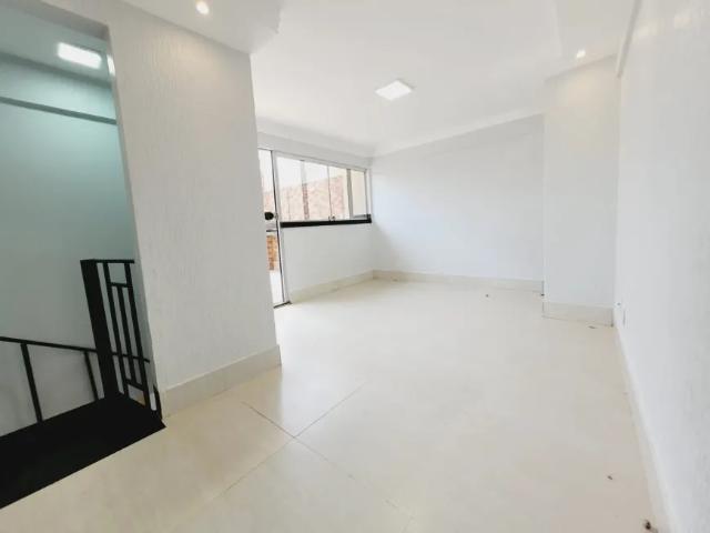Casa de esquina 3 quartos com suíte com quintal grande no Jardim Presidente em Goiânia GO
