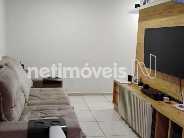 Apartamento tipo de 2 quartos com suite em prédio individual