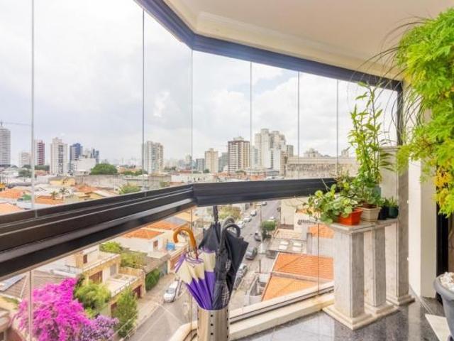 Apartamento tipo para venda com 3 quartos, sendo 1 suíte, 140m²
