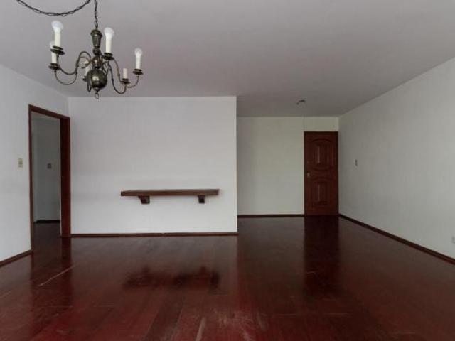 Apartamento tipo para venda com 3 quartos, sendo 1 suíte, 140m²