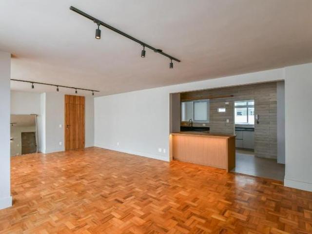 Apartamento tipo para venda com 3 quartos, sendo 1 suíte, 180m²