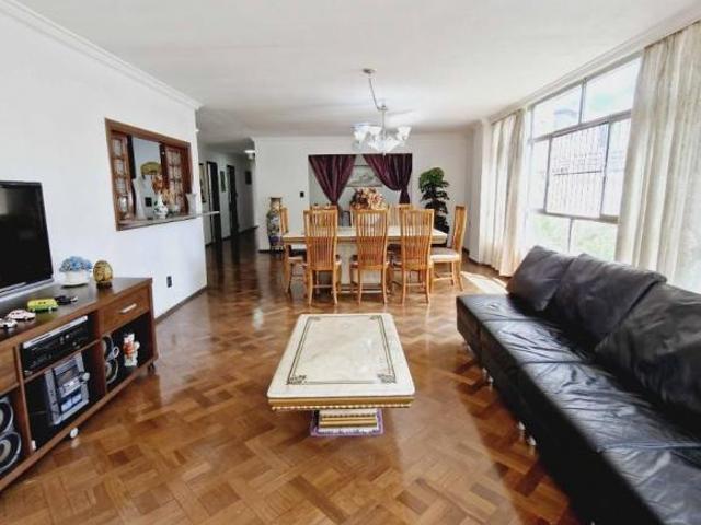 Apartamento tipo para venda com 3 quartos, sendo 1 suíte, 190m²