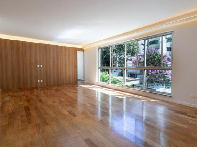 Apartamento tipo para venda com 3 quartos, sendo 1 suíte, 136m²